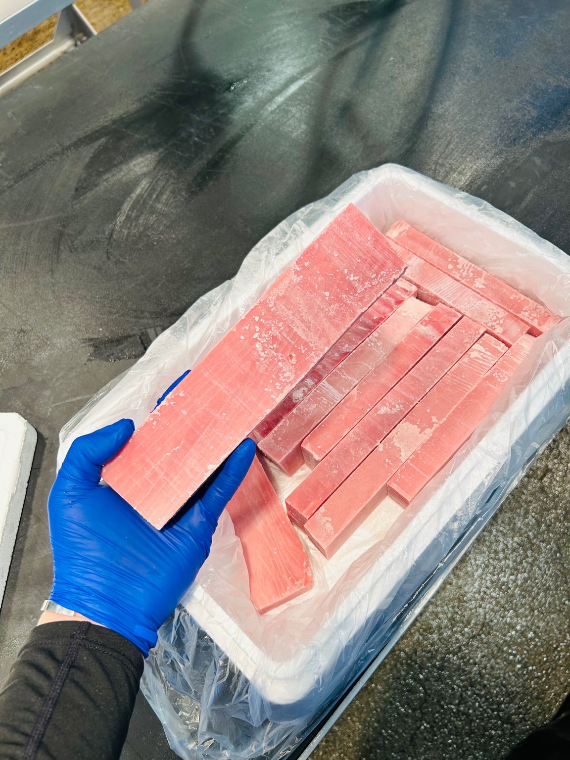 冷凍メバチマグロ（大鉢）柵取り3k箱11入約3kg(延縄) | UUUO(ウーオ)